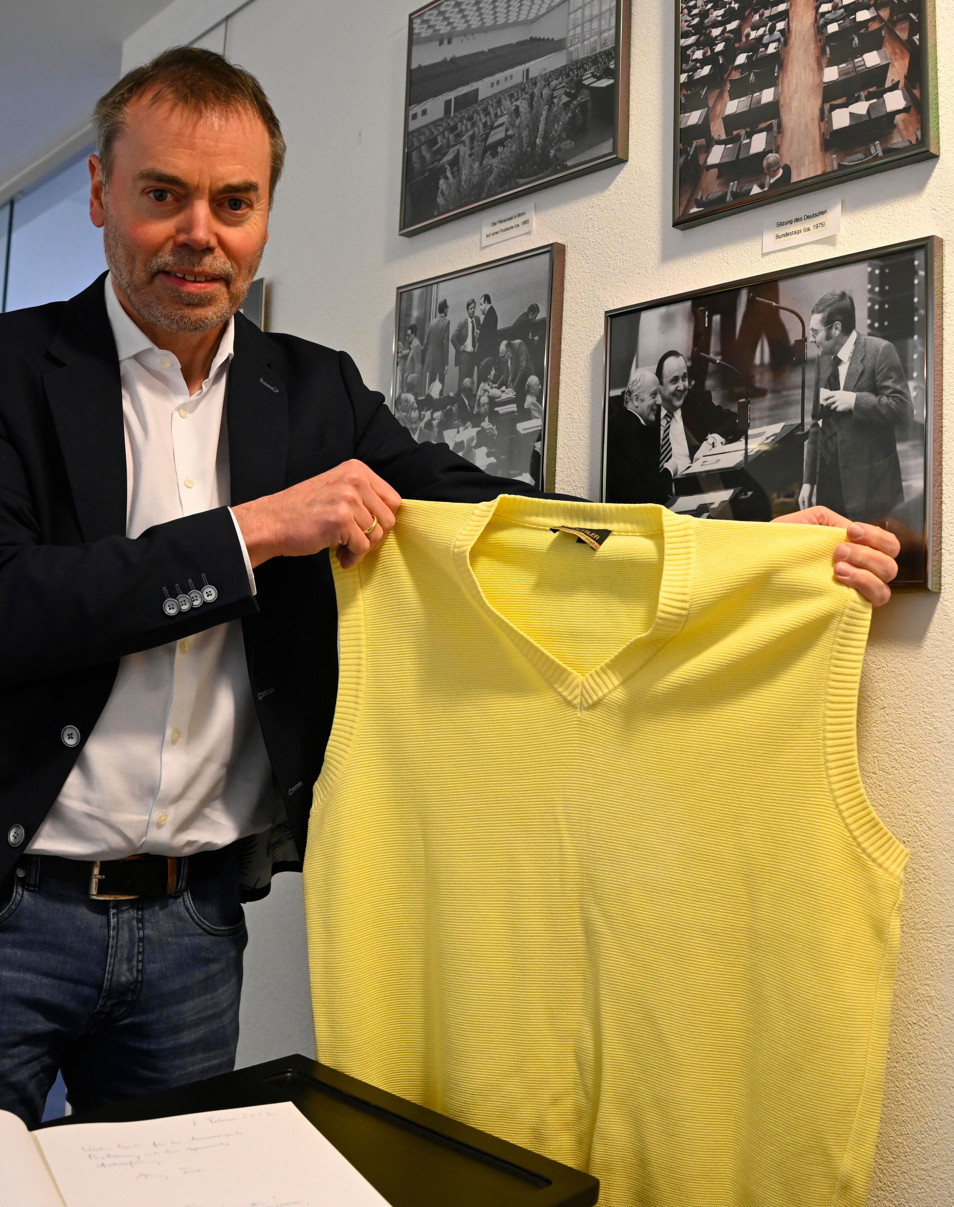 Theodor-Heuss-Akademie: Wo in Gummersbach Genschers gelber Pullunder ...