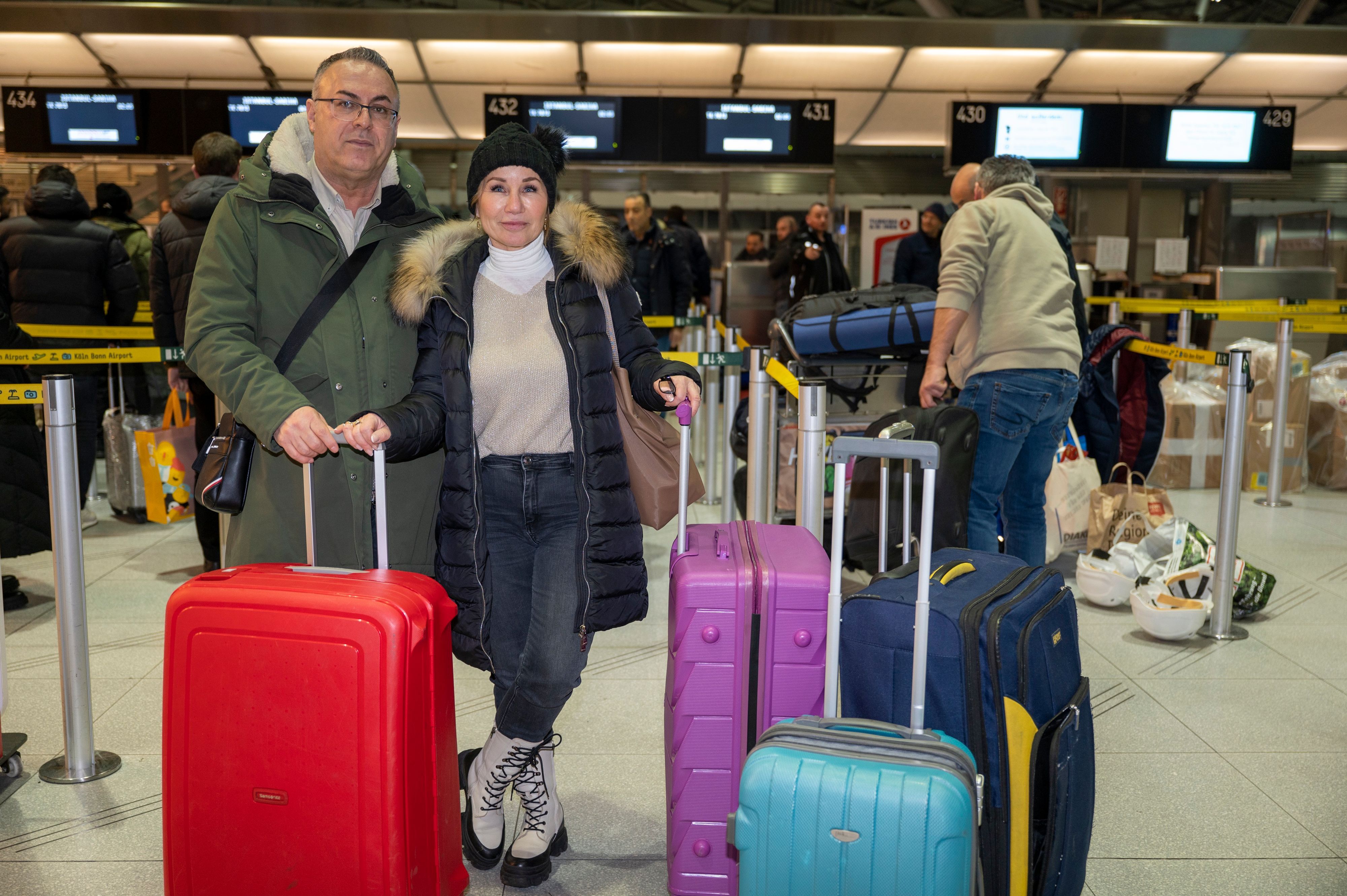 Eine Nacht am Flughafen: Hightech-Röntgen inklusive – was mit unseren ...