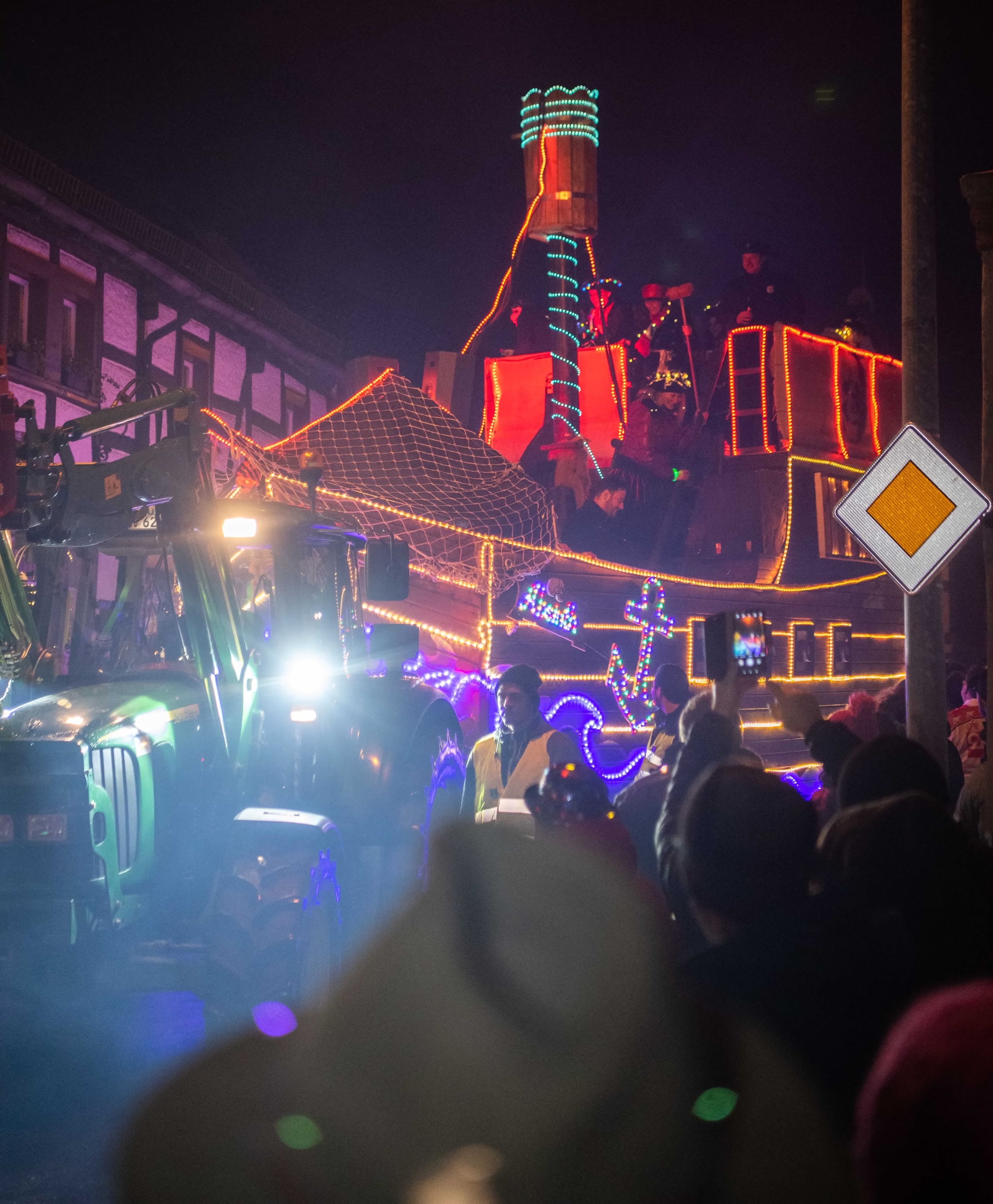 Lichterzug in Eiserfey: Die schönsten Bilder vom Karneval im Dunkeln ...