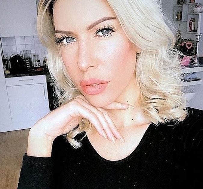 Kölnbäder: Playmate Tanja für „oben ohne“ im Schwimmbad | Express Kölnbäder: Playmate Tanja für „oben ohne“ im Schwimmbad | Express