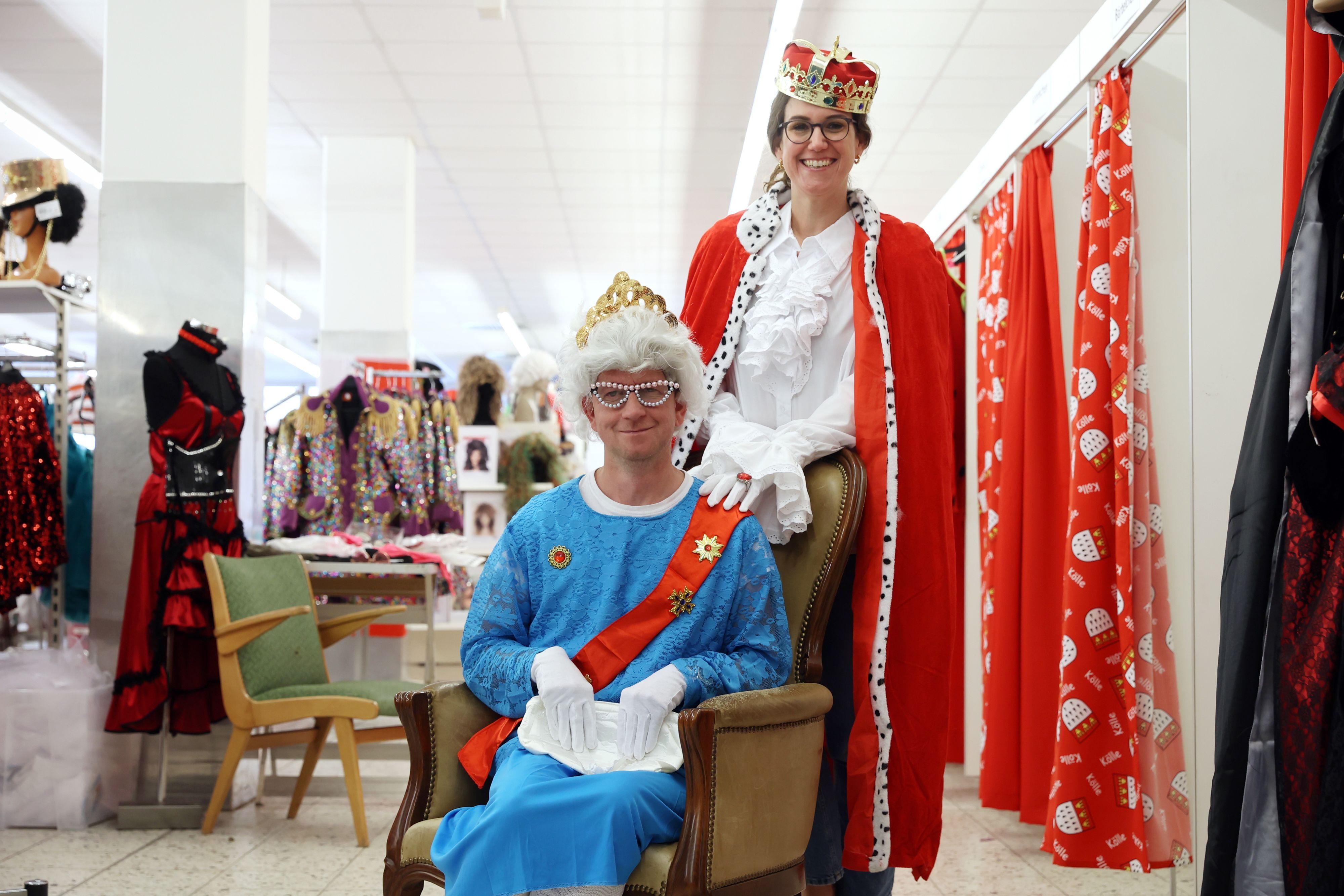 Anreise, Bützen, Kostüme: 10 Dinge, die Touristen zum Karneval in Köln ...