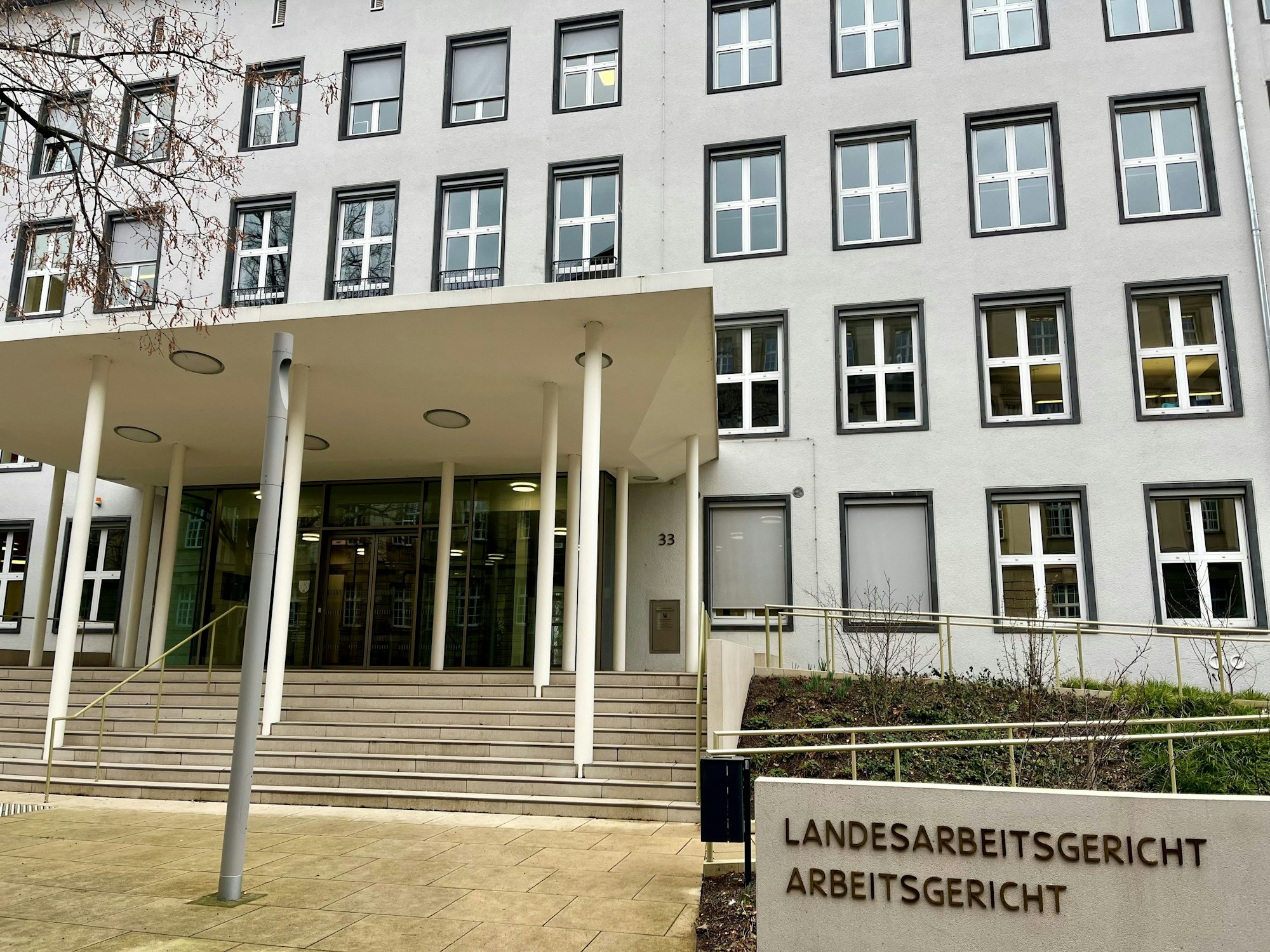 Prozess: Kölner Rentnerin schuld am Tod ihres Partners? | Express Prozess: Kölner Rentnerin schuld am Tod ihres Partners? | Express