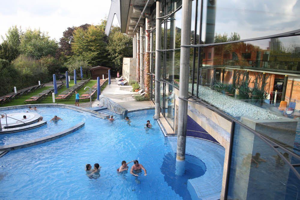 20 Jahre Claudius-Therme in Köln: Neustart nach verheerendem Großbrand ...